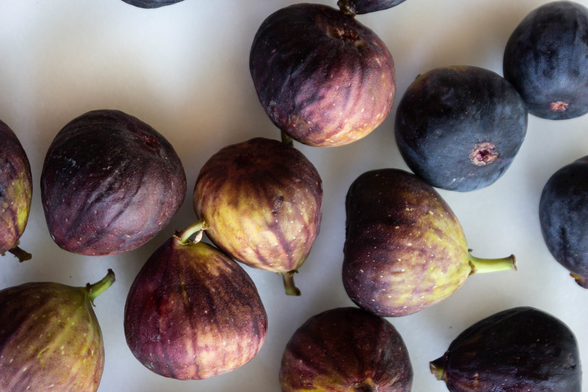 Fig + Caramelized Onion Flatbread {Paleo + Keto} - Well Rooted